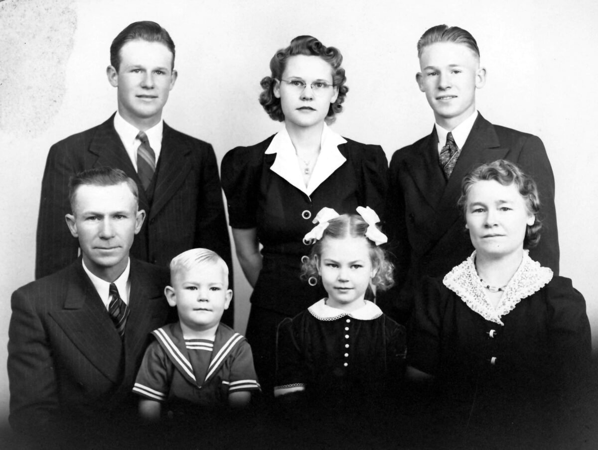 The Golden Child & Scapegoat: Navigating Narcissistic Families ...